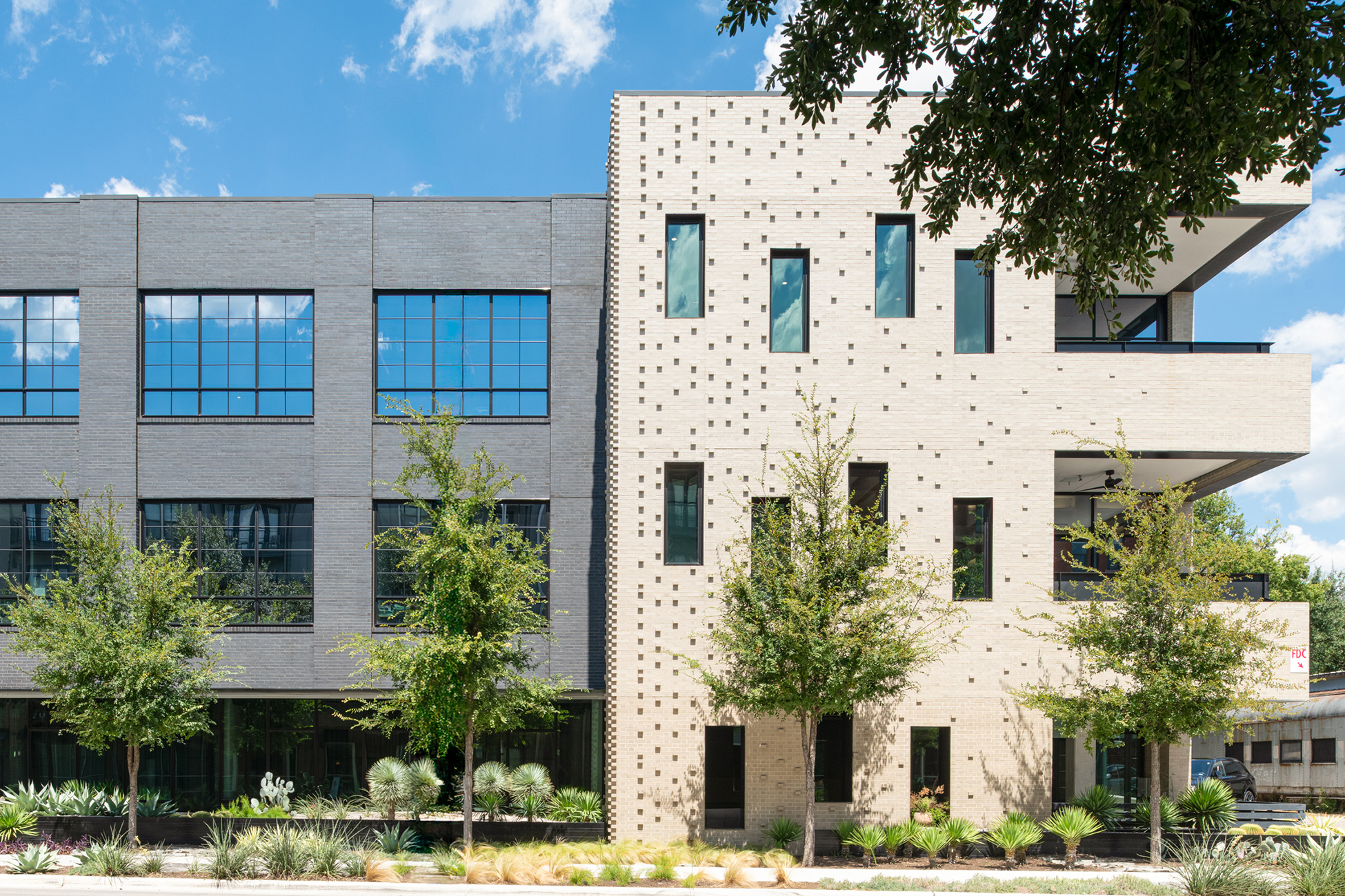 1608 W. 5th Street - Acme Brick